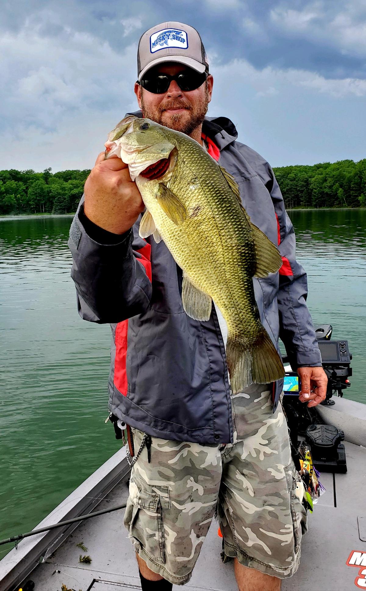 Summer Bass Fishing Deep Ledges and Drop Offs – Livingston Lures